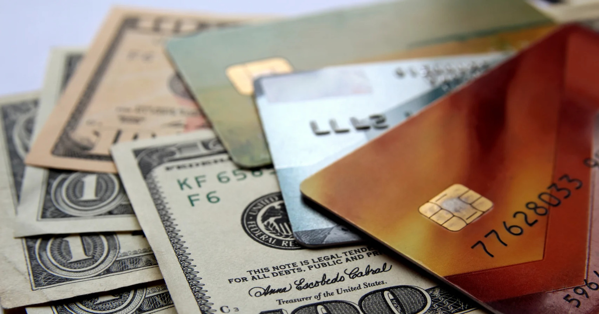 Pros and Cons of Cash vs. Credit - Keap